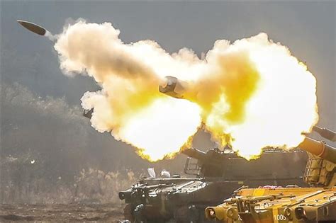 포토 ‘강력한 화력 폭표물 향해 불 뿜는 K 55a1 자주포 서울신문