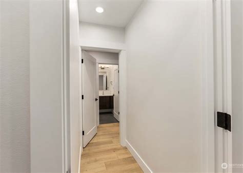 10714 Linden Ave N Unit B Seattle Wa 98133 Redfin