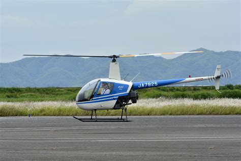 日本個人所有 Robinson R22 JA7825 岡南飛行場 航空フォト by Gambardierさん 撮影2020年06月01日