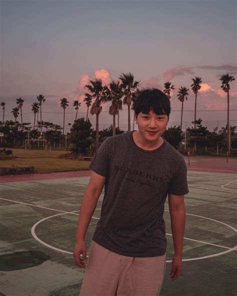 김민석 지난 11일 Sns에 공개한 일상 사진이 화제