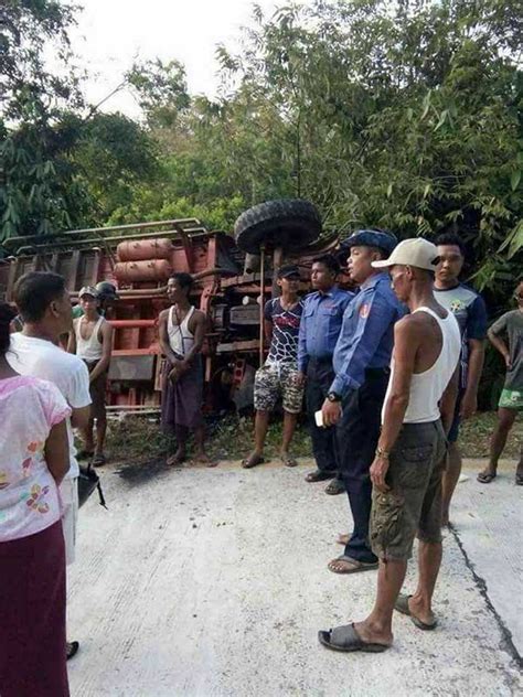 Dvb ေကာ့ေသာင္း ဘုတ္ျပင္းကားလမ္းတြင္္ ဇာတ္ပြဲသဘင္ကားတိမ္းေမွာက္၊ ၁ ဦးေသဆံုး