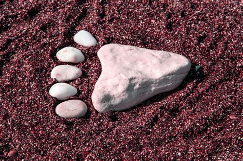 海の石で作られた脚白い海の小石海の背景 アイデアのストックフォトや画像を多数ご用意 アイデア ウクライナ カラー画像 Istock