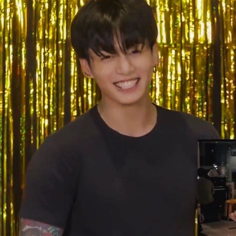 Pin de koru em jungkook Seu sorriso é lindo Celebridades