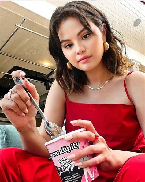 Selena Gomez Felt Pressure To Be Overtly Sexual In Her Music Videos