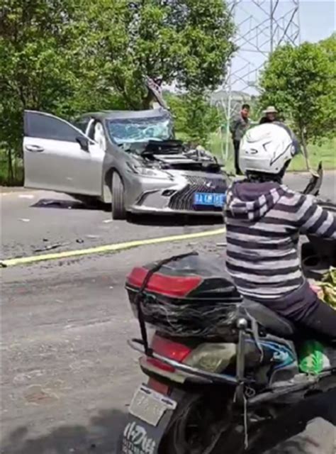 又有日系车出事故这次是台雷克萨斯ES半车身撞毁车损6位数 车家号 发现车生活 汽车之家