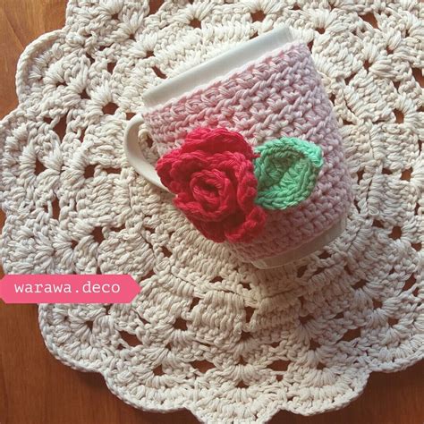 Plato de sitio y funda para taza tejidas al crochet con hilo de algodón