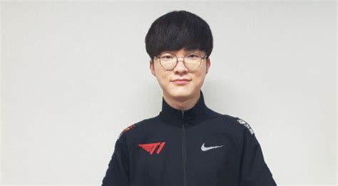 페이커 이상혁 연봉 키 나이 프로필 뜻 타워 건물 빌딩 군대 군면제 내일도여행