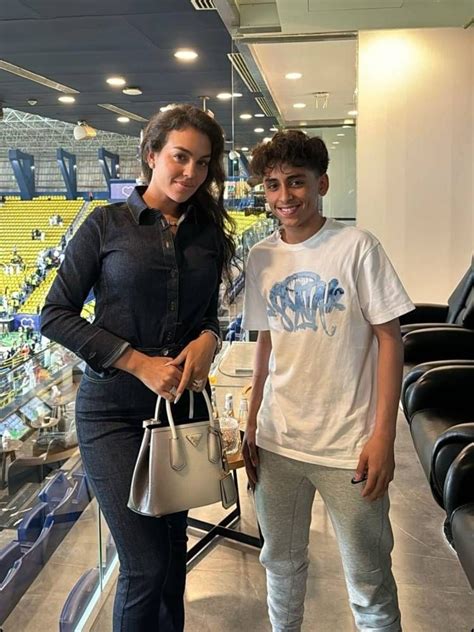 غضب كبير في السعودية بعد ظهور جورجينا بهذه الطريقة المخجلة برفقة لاعب النصر أبو ناجي