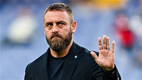 فابريزيو رومانو اتصالات بين روما ودي روسي لتدريب الفريق بعد رحيل مورينيو