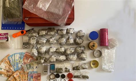 Droga Negli Slip E A Casa Coppia Nei Guai Il Gallo