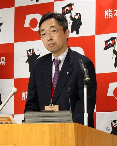 環境相と水俣病被害者側との懇談について質問が相次ぎ、回答する熊本県の木村敬知事＝10日午前、熊本市 熊本知事、環境相への抗議「つるし上げ