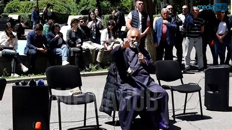 Մարդկանց վրա թքելը սխալ է մեքենայի տակ գցելը սխալ է սա