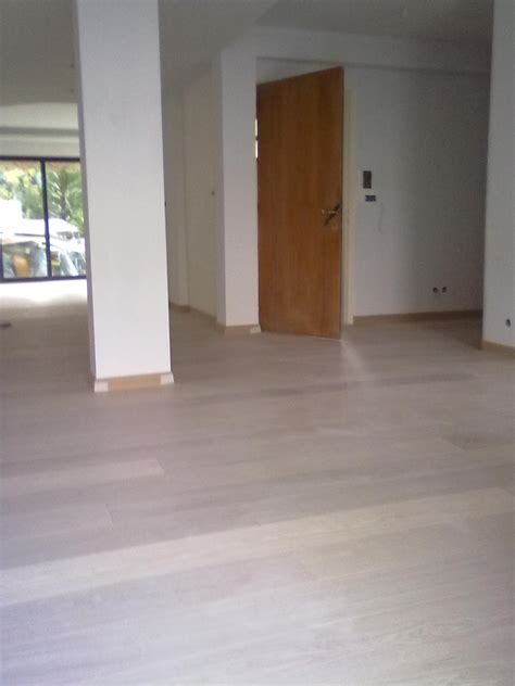ΞΥΛΙΝΑ ΠΑΤΩΜΑΤΑ ΠΑΡΚΕ ΔΙΑΡΚΕΙΑΣ Laminate Τοποθετηση Πατώματος Πλωτό σε τσιμεντογωνιά