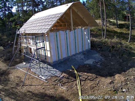 Video Byggnadsarbete skog ställning halvklart hus Byggahus se