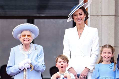Kate Middleton Gives Rare Update On Queen Elizabeth