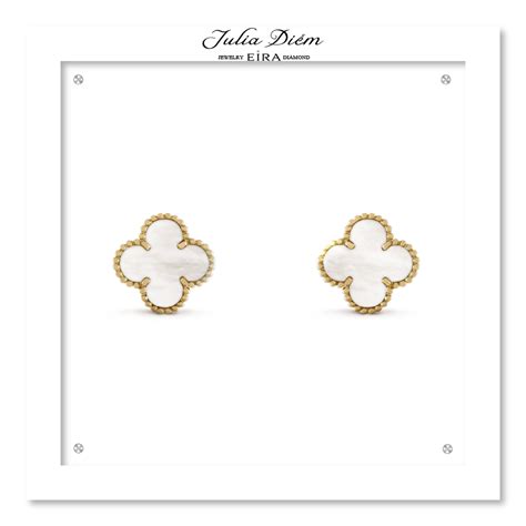 Bông Tai Van Cleef Cỏ 4 Lá Xà Cừ Trắng Julia Diễm
