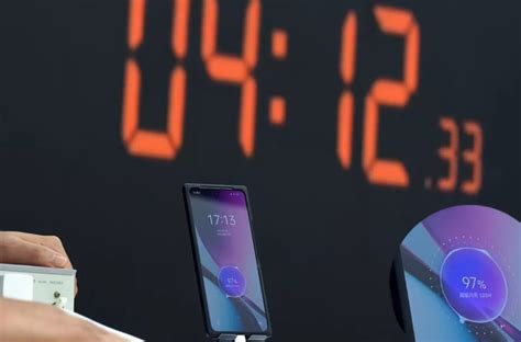 Realme представила первую в мире 320 Вт зарядку и инновационную складную батарею