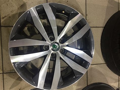 ВРЕМЕННО — Skoda Superb Mk2, 1,8 л, 2011 года | колёсные диски | DRIVE2