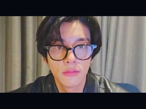 Enhypens Jake Jams To Lola Amours Raining In Manila Ahead Of