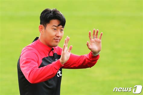 손흥민과 축구 현장 손흥민 `어머니의 눈물` 사진 퍼지자`가족 찍지 마세요` 호소 Zum 뉴스
