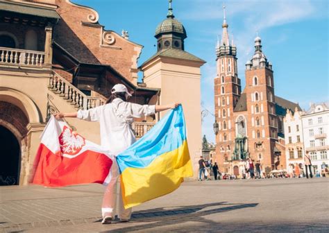 У Польщі створили онлайн платформу для захисту прав українців Читайте на Ukr Net