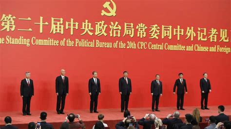 Xi Jinping Sentoure De Six écuyers Fidèles Alors Quil Confirme Son