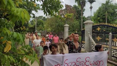 ကယ်တင်ရှင်မရှာ ဒို့ကျေးရွာ သပိတ် စစ်ကြောင်းက စစ်အာဏာရှင် တော်လှန်ရေး ချီတက် ဆန္ဒပြ Khit Thit Media