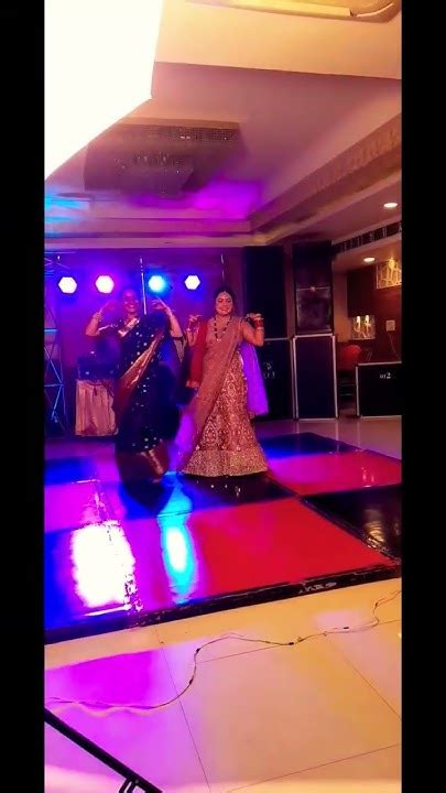 दो बहनों का सुंदर नृत्य 💃 ॥ दुल्हन और उसकी बहन का महिला संगीत में नृत्य