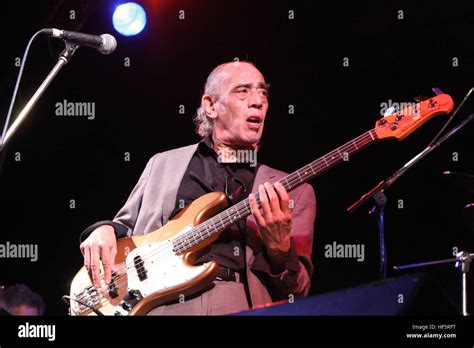 Norman Watt Roy Bass Guitar Hi Res Stock Photography And Images Alamy
