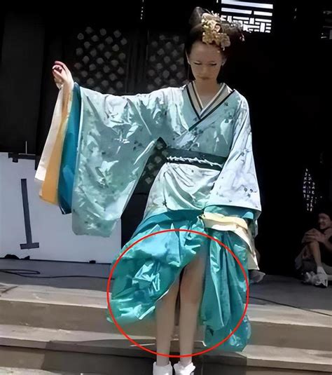 难怪影视剧中只有上半身，原来镜头外的下半身，个个都惨不忍睹