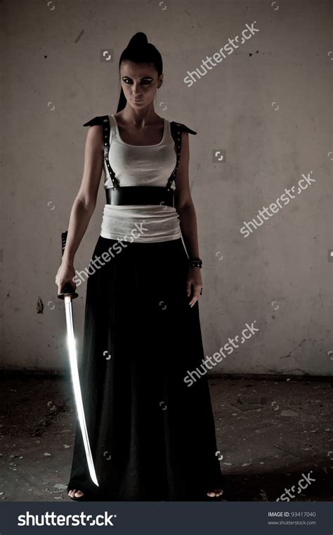 ボード「fmp Great Expectations Research Women Dressed Like Warrior」のピン