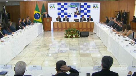 Lula volta a criticar previsões pessimistas em evento para marcar os dias de governo