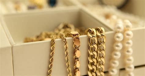 An Easy Way To Tell If Your Gold Jewelry Is Fake