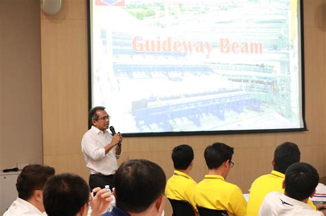 บริษัท ซิโน ไทย เอ็นจีเนียริ่ง แอนด์ คอนสตรัคชั่น จำกัด มหาชน นำโดย คุณวรัช กุศลมโนมัย รอง