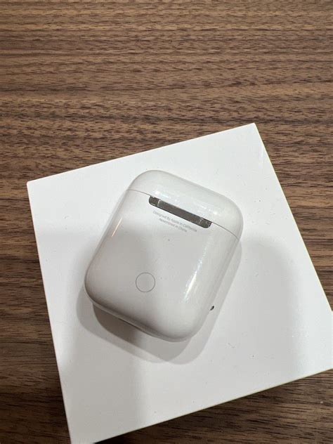 保存很好！附原盒 正品 蘋果 Apple Airpods 2 第二代 無線 藍牙 充電盒 右耳機 手機及配件 電子周邊配件及產品 其他