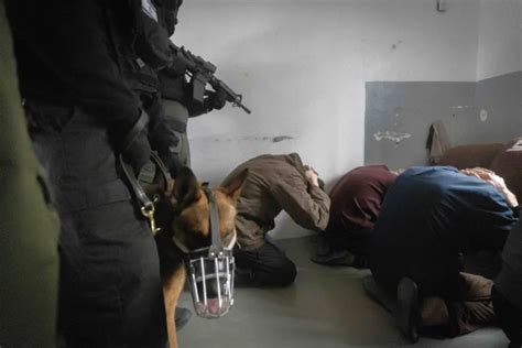 أخبارنا انتهاكات إسرائيل بحق المعتقلين الفلسطينيين ترقى الى جريمة حرب