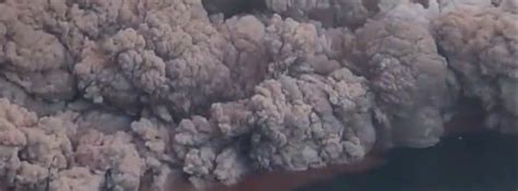 Large Pyroclastic Flow At Stromboli Volcano Generates A Local Tsunami Italy The Watchers
