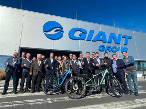 匈牙利政要訪捷安特工廠！「大使騎車」躍當地媒體頭版 國際要聞 全球 Nownews今日新聞