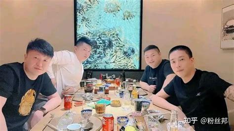 天下网红是一家，刘一手大佛“世纪连麦”团战，两人尴尬相觑一笑 知乎