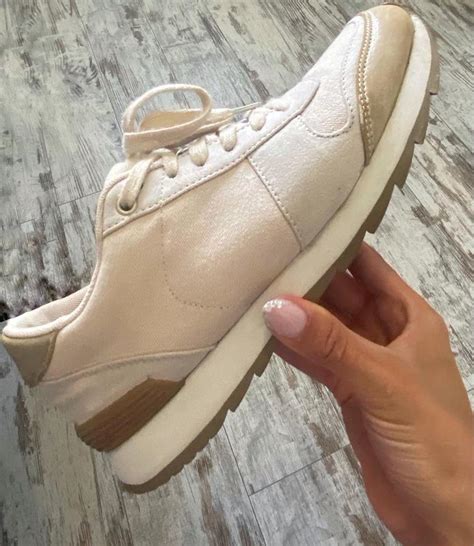 Кросівки — ціна 699 грн у каталозі Кросівки Купити жіночі речі за доступною ціною на Шафі