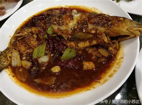 200元出頭一桌的菜很豐盛，你喜歡哪個？能叫出名嗎？ 每日頭條