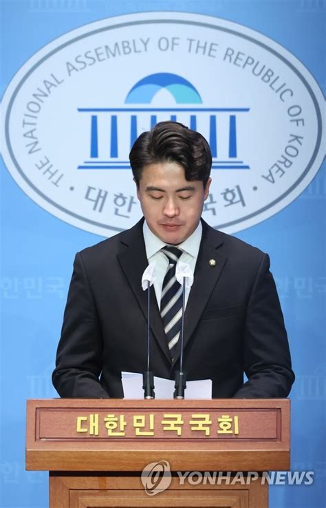 총선 불출마 선언 기자회견 하는 오영환 연합뉴스