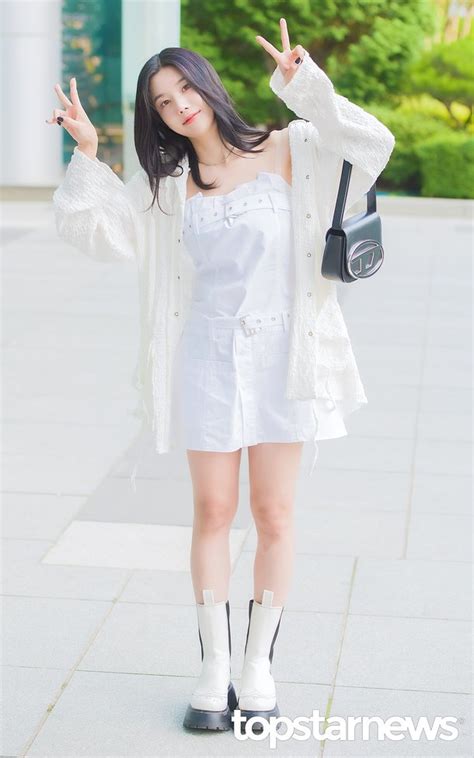 권은비 텐션업 토끼 웬디의 영스트리트 출근길 [hd포토] 네이트 연예