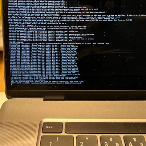 MacBook Pro inch アップルロゴでフリーズして起動しない Apple Configuratorを使っても改善できず