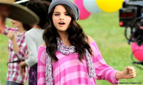 Selena Gomez Photos Her Biography This Wallpapers