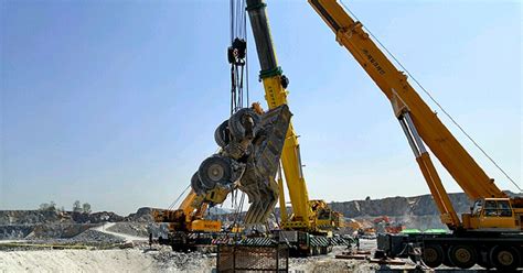 단양 채석장 수직갱도 추락 덤프트럭 정면 운행하다 사고