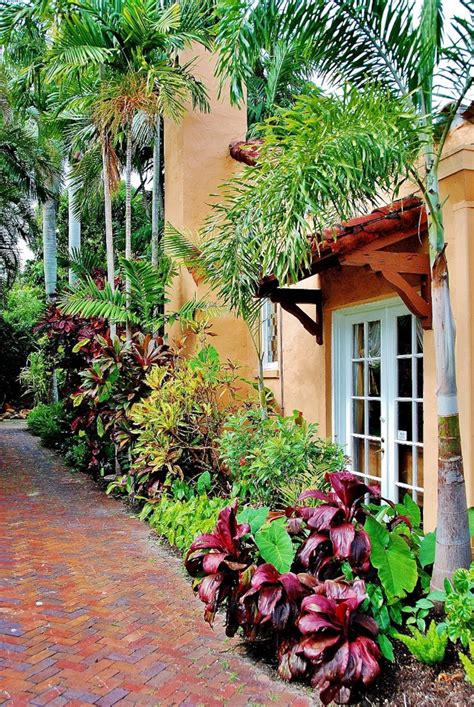 15 Beautiful Tropical Front Yard Landscape Ideas To Make Your Home