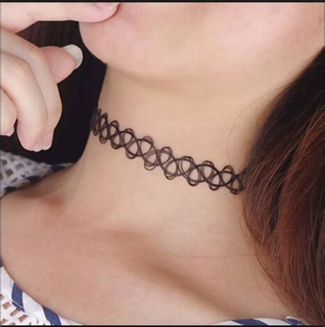 What Do Guys Find Attractive About Chokers Girlsaskguys