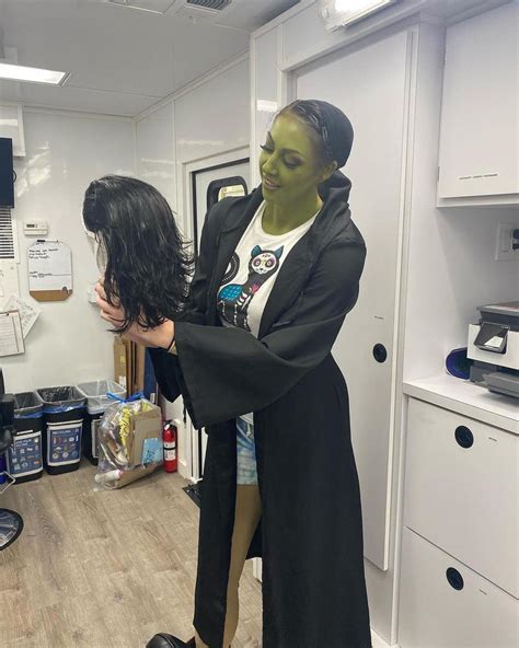 First Have A Look At The 6 Foot 5 She Hulk Actress Behind The Scenes