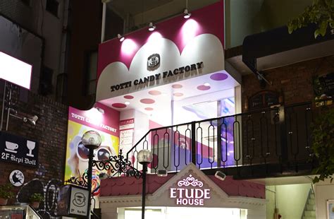 カラフルなわたがしを展開するtotti Candy Factory 、原宿店がリニューアルオープン。